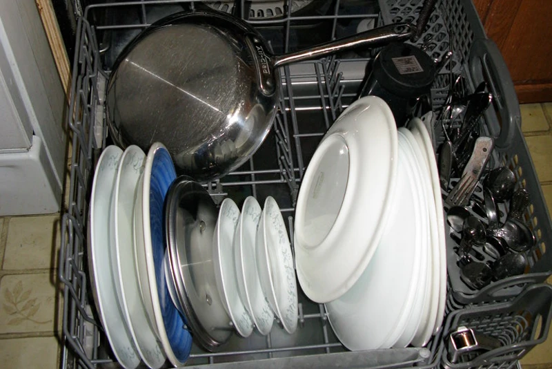 How To Load A Dishwasher, the Correct Way